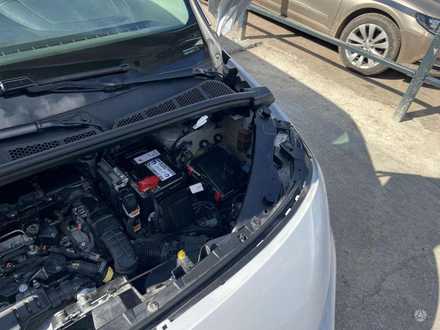 Balts Toyota Proace City 2025 Kauņa, ar dzinēja tilpumu 1.50 L un nobraukumu 13 tūkst. km par 9900 €, foto 11 vietnē AUTOMOTO.COM.LV