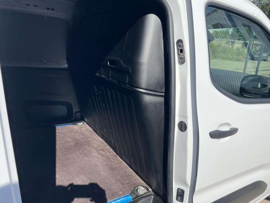 Balts Toyota Proace City 2025 Kauņa, ar dzinēja tilpumu 1.50 L un nobraukumu 13 tūkst. km par 9900 €, foto 14 vietnē AUTOMOTO.COM.LV