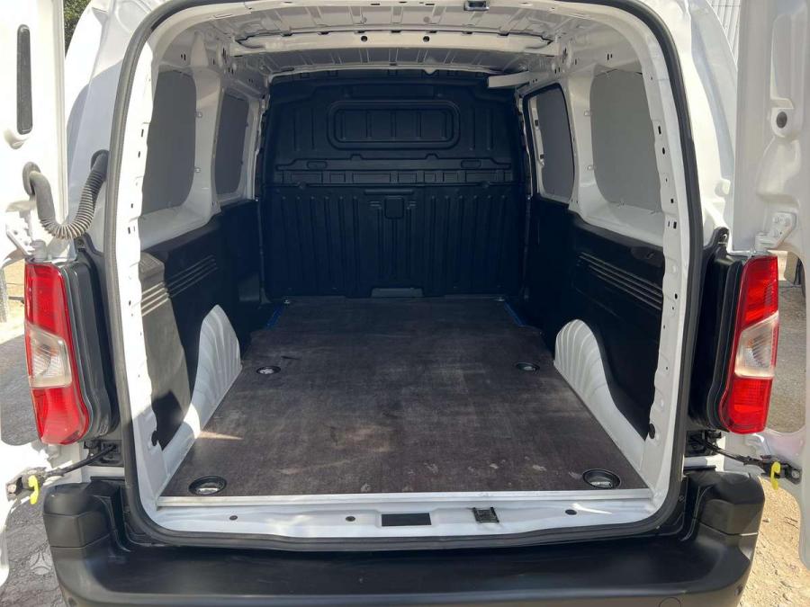 Balts Toyota Proace City 2025 Kauņa, ar dzinēja tilpumu 1.50 L un nobraukumu 13 tūkst. km par 9900 €, foto 15 vietnē AUTOMOTO.COM.LV