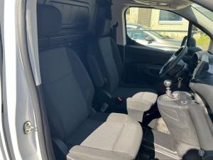 Balts Toyota Proace City 2025 Kauņa, ar dzinēja tilpumu 1.50 L un nobraukumu 13 tūkst. km par 9900 €, foto 17 vietnē AUTOMOTO.COM.LV