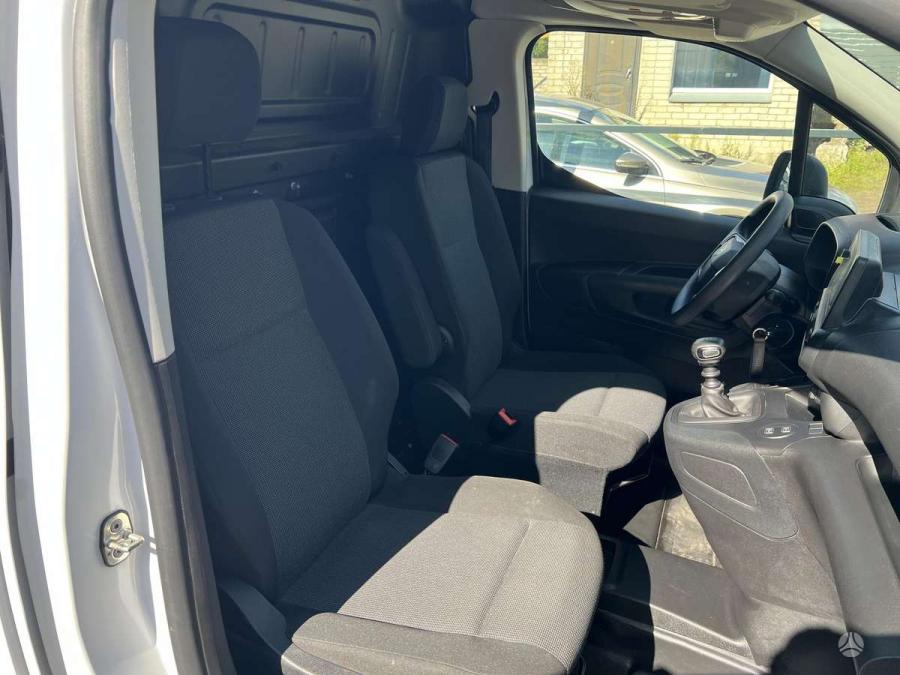 Balts Toyota Proace City 2025 Kauņa, ar dzinēja tilpumu 1.50 L un nobraukumu 13 tūkst. km par 9900 €, foto 17 vietnē AUTOMOTO.COM.LV