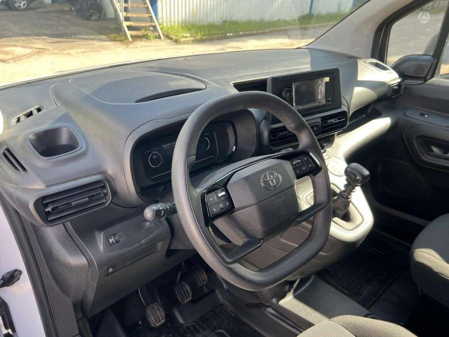 Balts Toyota Proace City 2025 Kauņa, ar dzinēja tilpumu 1.50 L un nobraukumu 13 tūkst. km par 9900 €, foto 18 vietnē AUTOMOTO.COM.LV