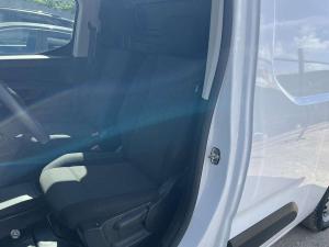 Balts Toyota Proace City 2025 Kauņa, ar dzinēja tilpumu 1.50 L un nobraukumu 13 tūkst. km par 9900 €, foto 19 vietnē AUTOMOTO.COM.LV