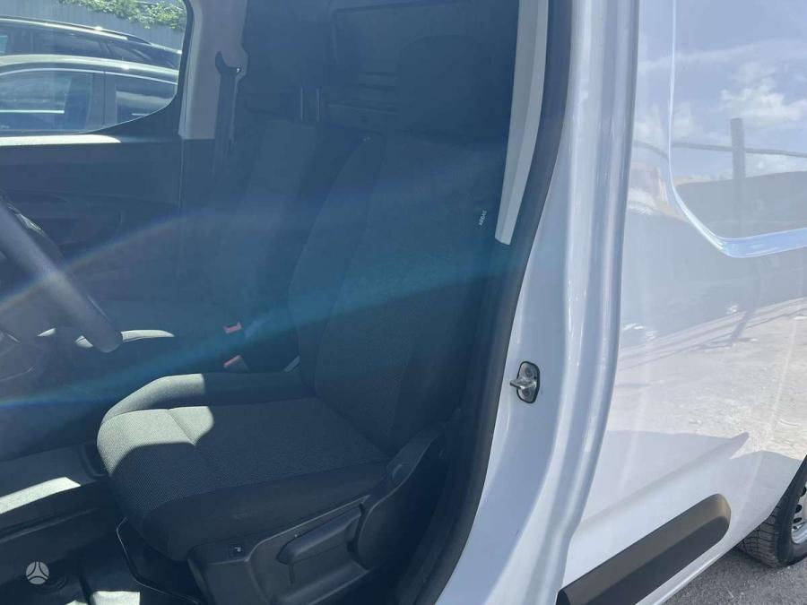 Balts Toyota Proace City 2025 Kauņa, ar dzinēja tilpumu 1.50 L un nobraukumu 13 tūkst. km par 9900 €, foto 19 vietnē AUTOMOTO.COM.LV