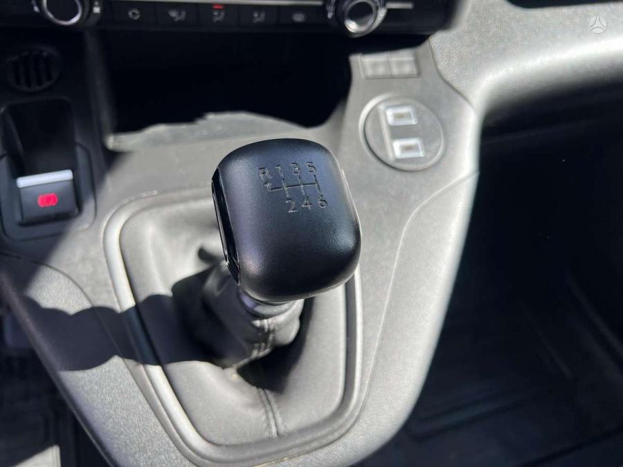 Balts Toyota Proace City 2025 Kauņa, ar dzinēja tilpumu 1.50 L un nobraukumu 13 tūkst. km par 9900 €, foto 21 vietnē AUTOMOTO.COM.LV