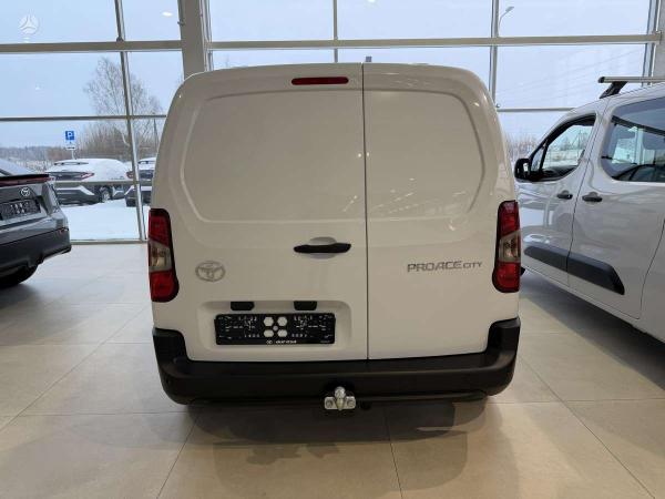 White Toyota Proace City 2026 in Panevezys, with an engine capacity of 1.50 L and mileage of 1 thousand km for 21990 €, photo 5 on AUTOMOTO.COM.LV