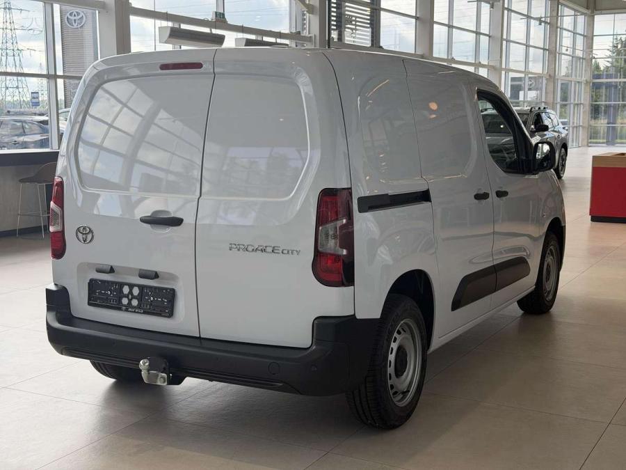 Balts Toyota Proace City 2026 Panevēža, ar dzinēja tilpumu 1.50 L un nobraukumu 0 tūkst. km par 19990 €, foto 5 vietnē AUTOMOTO.COM.LV