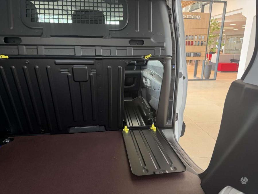 Balts Toyota Proace City 2026 Panevēža, ar dzinēja tilpumu 1.50 L un nobraukumu 0 tūkst. km par 19990 €, foto 12 vietnē AUTOMOTO.COM.LV