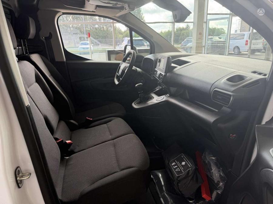 Balts Toyota Proace City 2026 Panevēža, ar dzinēja tilpumu 1.50 L un nobraukumu 0 tūkst. km par 19990 €, foto 14 vietnē AUTOMOTO.COM.LV