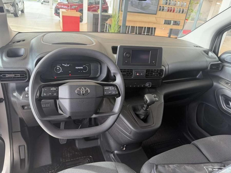 Balts Toyota Proace City 2026 Panevēža, ar dzinēja tilpumu 1.50 L un nobraukumu 0 tūkst. km par 19990 €, foto 16 vietnē AUTOMOTO.COM.LV