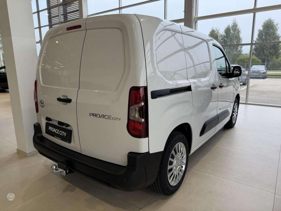 White Toyota Proace City 2026 in Panevezys, with an engine capacity of 1.50 L and mileage of 0 thousand km for 20690 €, photo 5 on AUTOMOTO.COM.LV