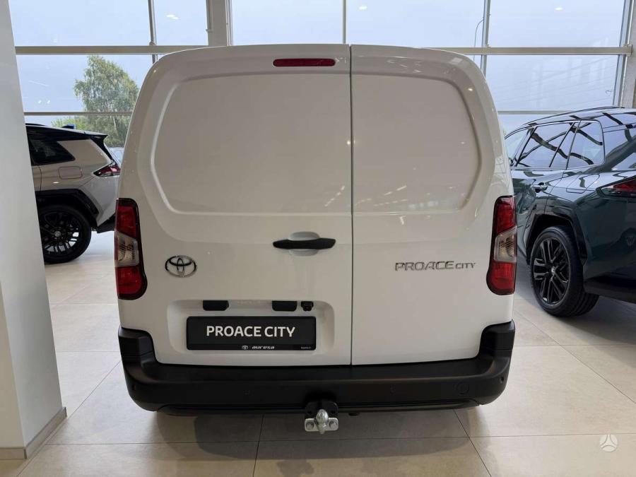 White Toyota Proace City 2026 in Panevezys, with an engine capacity of 1.50 L and mileage of 0 thousand km for 20690 €, photo 6 on AUTOMOTO.COM.LV