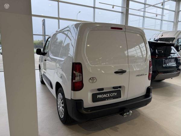 Toyota Proace City 2026 in Panevezys on AUTOMOTO.COM.LV White Toyota Proace City 2026 in Panevezys, with an engine capacity of 1.50 L and mileage of 0 thousand km for 20690 €, photo 7 on AUTOMOTO.COM.LV