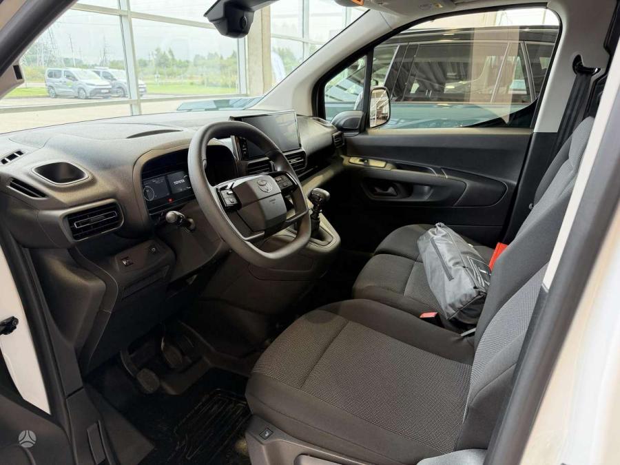 White Toyota Proace City 2026 in Panevezys, with an engine capacity of 1.50 L and mileage of 0 thousand km for 20690 €, photo 8 on AUTOMOTO.COM.LV