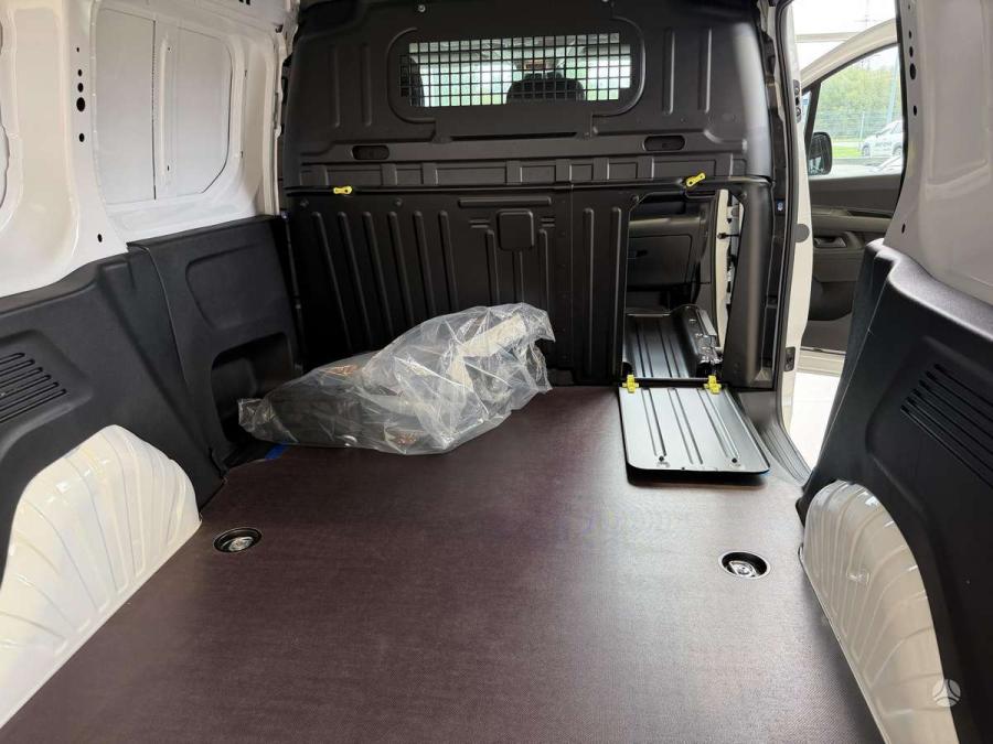 White Toyota Proace City 2026 in Panevezys, with an engine capacity of 1.50 L and mileage of 0 thousand km for 20690 €, photo 12 on AUTOMOTO.COM.LV