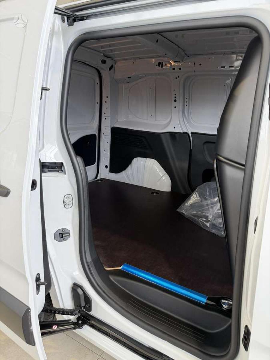 White Toyota Proace City 2026 in Panevezys, with an engine capacity of 1.50 L and mileage of 0 thousand km for 20690 €, photo 15 on AUTOMOTO.COM.LV