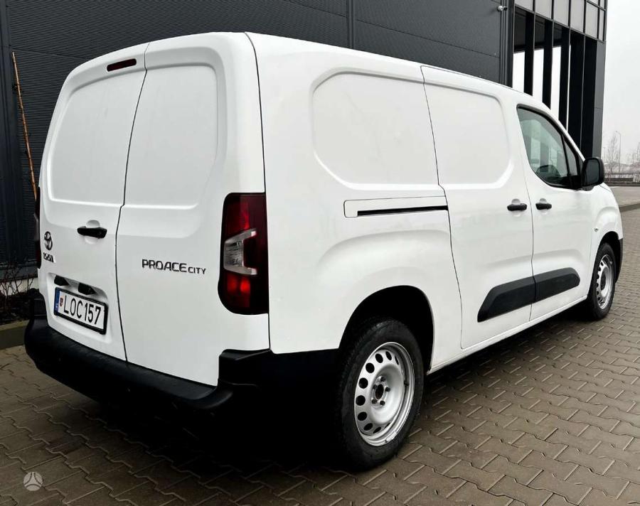 White Toyota Proace City 2020 in Vilnius, with an engine capacity of 1.50 L and mileage of 177 thousand km for 6900 €, photo 4 on AUTOMOTO.COM.LV