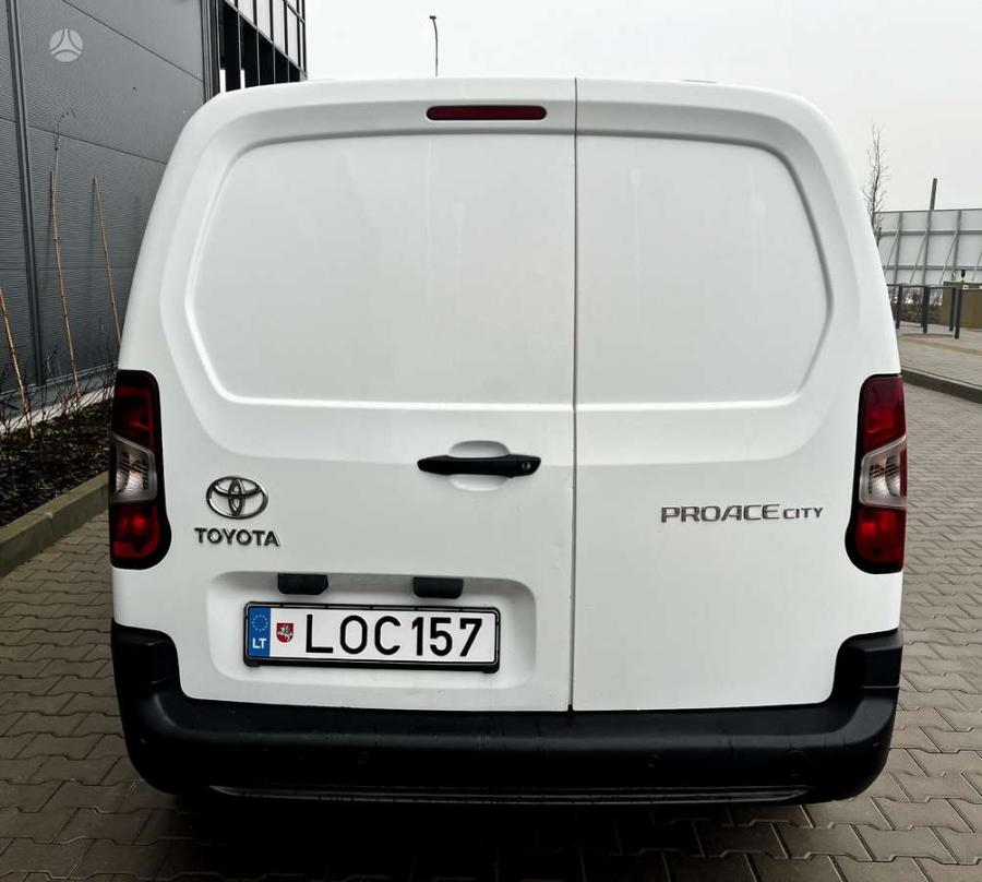 White Toyota Proace City 2020 in Vilnius, with an engine capacity of 1.50 L and mileage of 177 thousand km for 6900 €, photo 6 on AUTOMOTO.COM.LV