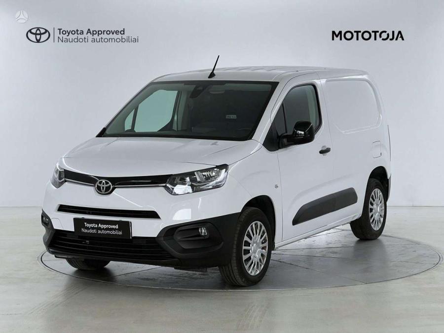 White Toyota Proace City 2023 in Vilnius, with an engine capacity of 1.50 L and mileage of 37 thousand km for 18900 €, photo 1 on AUTOMOTO.COM.LV