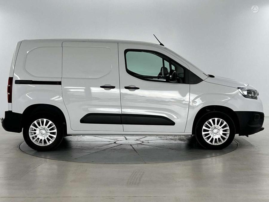 White Toyota Proace City 2023 in Vilnius, with an engine capacity of 1.50 L and mileage of 37 thousand km for 18900 €, photo 16 on AUTOMOTO.COM.LV