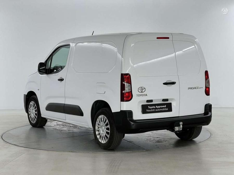 White Toyota Proace City 2023 in Vilnius, with an engine capacity of 1.50 L and mileage of 37 thousand km for 18900 €, photo 17 on AUTOMOTO.COM.LV
