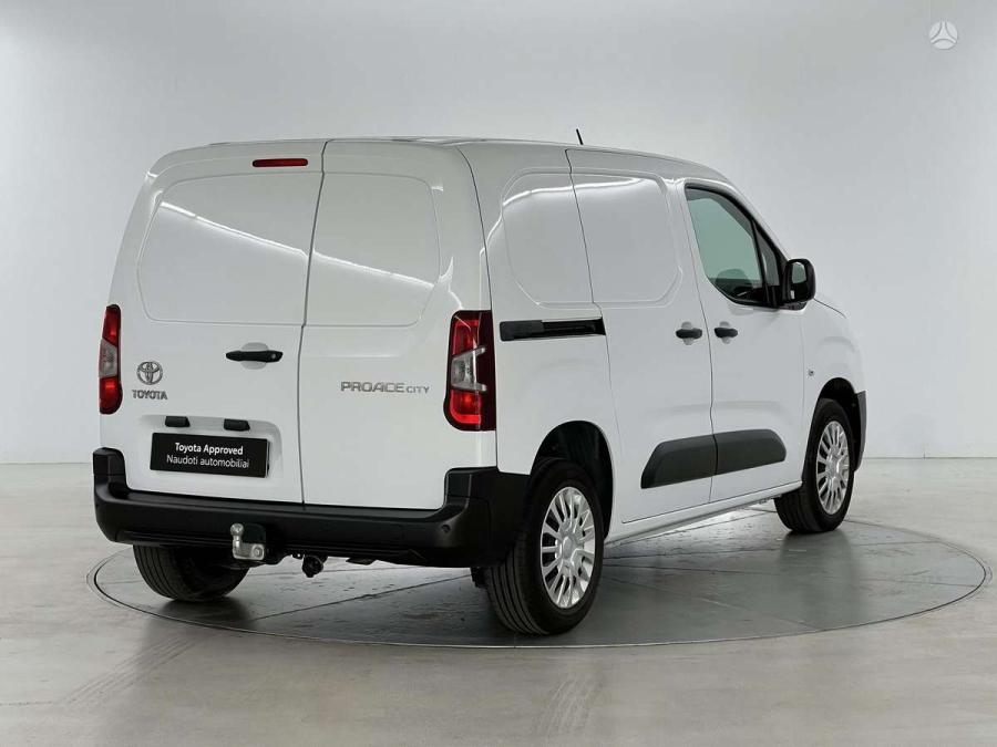 White Toyota Proace City 2023 in Vilnius, with an engine capacity of 1.50 L and mileage of 37 thousand km for 18900 €, photo 20 on AUTOMOTO.COM.LV