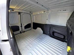 Balts Toyota Proace City 2024 Kauņa, ar dzinēja tilpumu 1.50 L un nobraukumu 75 tūkst. km par 6900 €, foto 22 vietnē AUTOMOTO.COM.LV