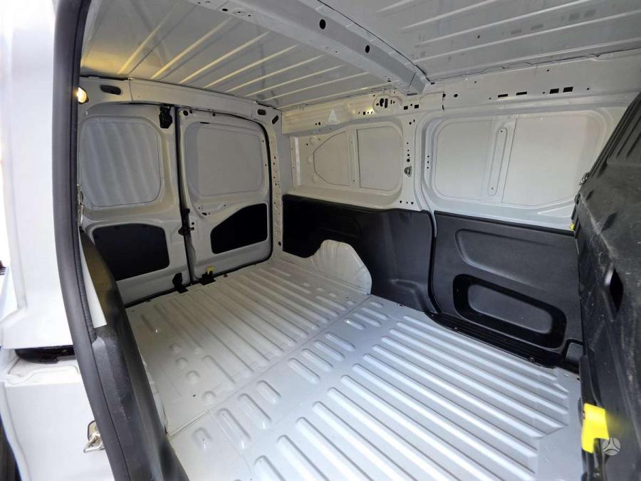 Balts Toyota Proace City 2024 Kauņa, ar dzinēja tilpumu 1.50 L un nobraukumu 75 tūkst. km par 6900 €, foto 22 vietnē AUTOMOTO.COM.LV