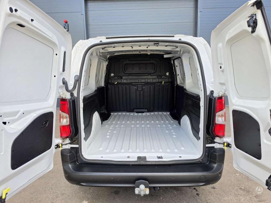 Balts Toyota Proace City 2024 Kauņa, ar dzinēja tilpumu 1.50 L un nobraukumu 75 tūkst. km par 6900 €, foto 23 vietnē AUTOMOTO.COM.LV