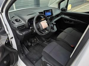Balts Toyota Proace City 2024 Kauņa, ar dzinēja tilpumu 1.50 L un nobraukumu 75 tūkst. km par 6900 €, foto 24 vietnē AUTOMOTO.COM.LV