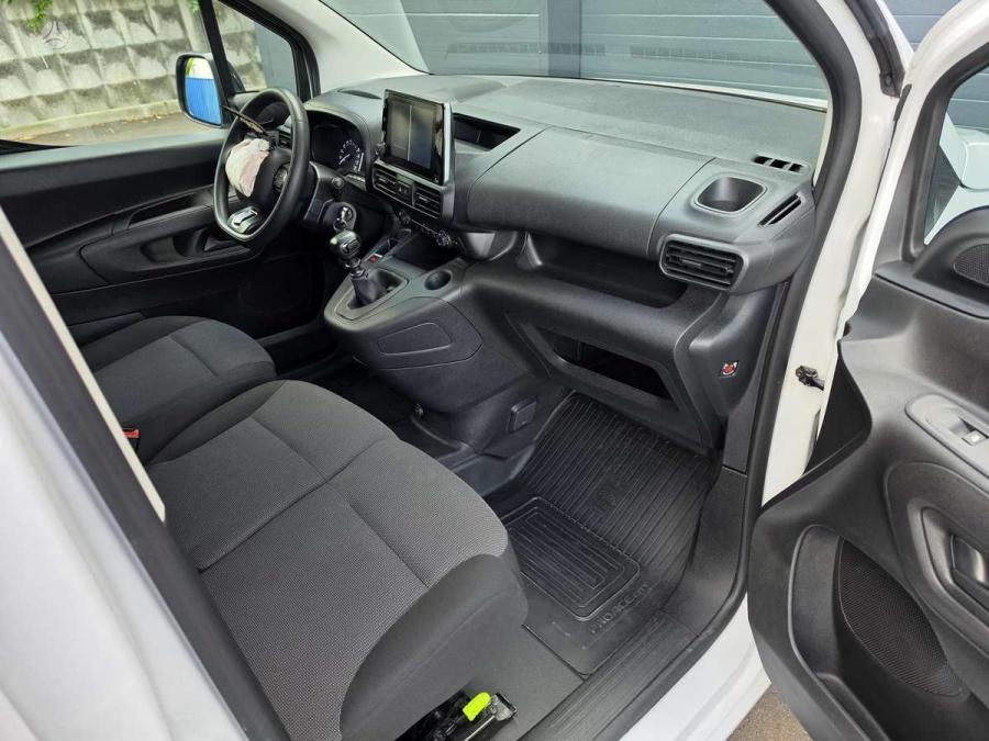 Balts Toyota Proace City 2024 Kauņa, ar dzinēja tilpumu 1.50 L un nobraukumu 75 tūkst. km par 6900 €, foto 28 vietnē AUTOMOTO.COM.LV