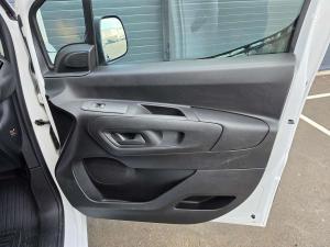 Balts Toyota Proace City 2024 Kauņa, ar dzinēja tilpumu 1.50 L un nobraukumu 75 tūkst. km par 6900 €, foto 29 vietnē AUTOMOTO.COM.LV