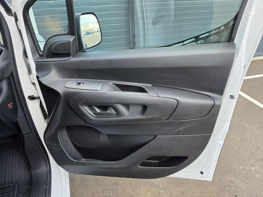 Balts Toyota Proace City 2024 Kauņa, ar dzinēja tilpumu 1.50 L un nobraukumu 75 tūkst. km par 6900 €, foto 29 vietnē AUTOMOTO.COM.LV