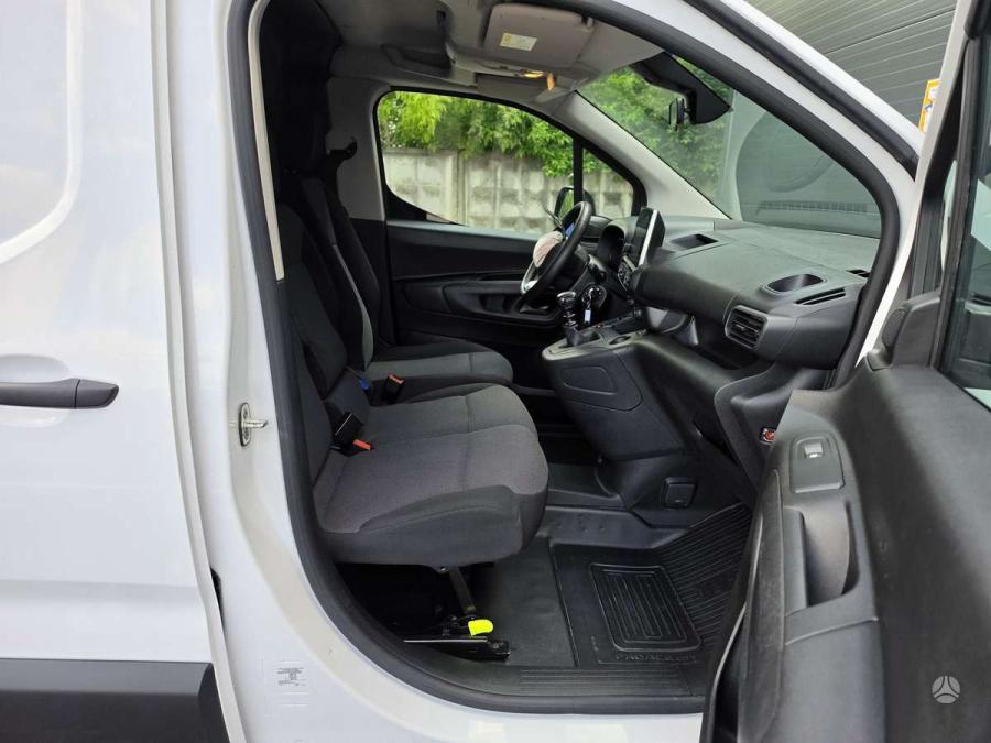Balts Toyota Proace City 2024 Kauņa, ar dzinēja tilpumu 1.50 L un nobraukumu 75 tūkst. km par 6900 €, foto 30 vietnē AUTOMOTO.COM.LV