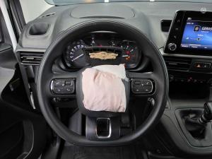 Balts Toyota Proace City 2024 Kauņa, ar dzinēja tilpumu 1.50 L un nobraukumu 75 tūkst. km par 6900 €, foto 33 vietnē AUTOMOTO.COM.LV