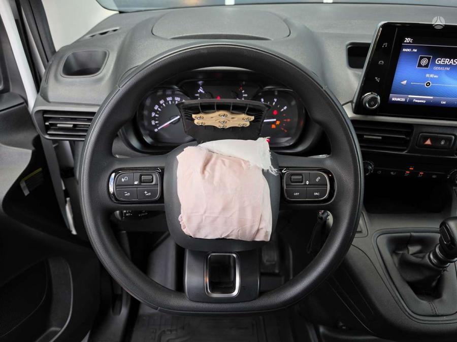 Balts Toyota Proace City 2024 Kauņa, ar dzinēja tilpumu 1.50 L un nobraukumu 75 tūkst. km par 6900 €, foto 33 vietnē AUTOMOTO.COM.LV