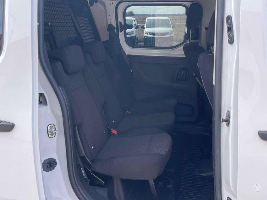 White Toyota Proace City 2024 in Ukmerge, with an engine capacity of 1.50 L and mileage of 86 thousand km for 15999 €, photo 7 on AUTOMOTO.COM.LV
