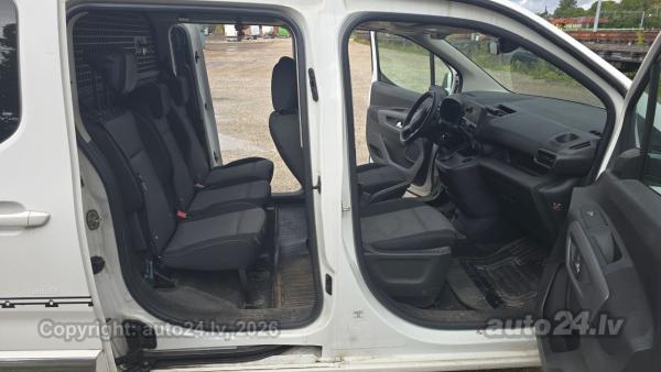 Toyota Proace City 2020 in Tallinn on AUTOMOTO.COM.LV White Toyota Proace City 2020 in Tallinn, with an engine capacity of 1.50 L and mileage of 200 thousand km for 11300 €, photo 10 on AUTOMOTO.COM.LV