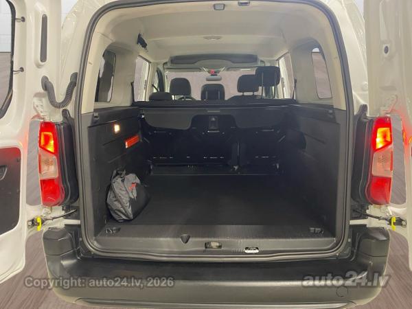 White Toyota Proace City 2023 in Tallinn, with an engine capacity of 1.20 L and mileage of 57 thousand km for 17900 €, photo 8 on AUTOMOTO.COM.LV