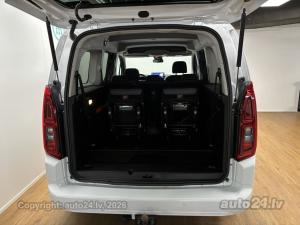 White Toyota Proace City 2024 in Tallinn, with an engine capacity of 1.50 L and mileage of 37 thousand km for 33900 €, photo 9 on AUTOMOTO.COM.LV