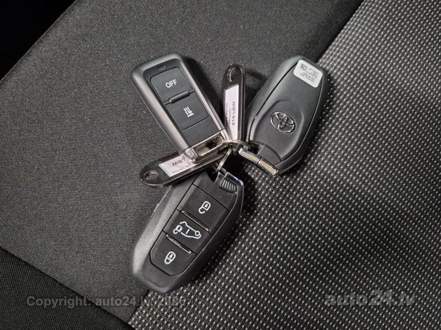 Zaļš Toyota Proace 2025 Tallina, ar dzinēja tilpumu 2.00 L un nobraukumu 13 tūkst. km par 44900 €, foto 22 vietnē AUTOMOTO.COM.LV