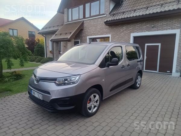 Серый Тойота Proace 2021 в Рига, объемом двигателя 1.50 л и пробегом 81 тыс. км за 10000 €, фото 1 на AUTOMOTO.COM.LV