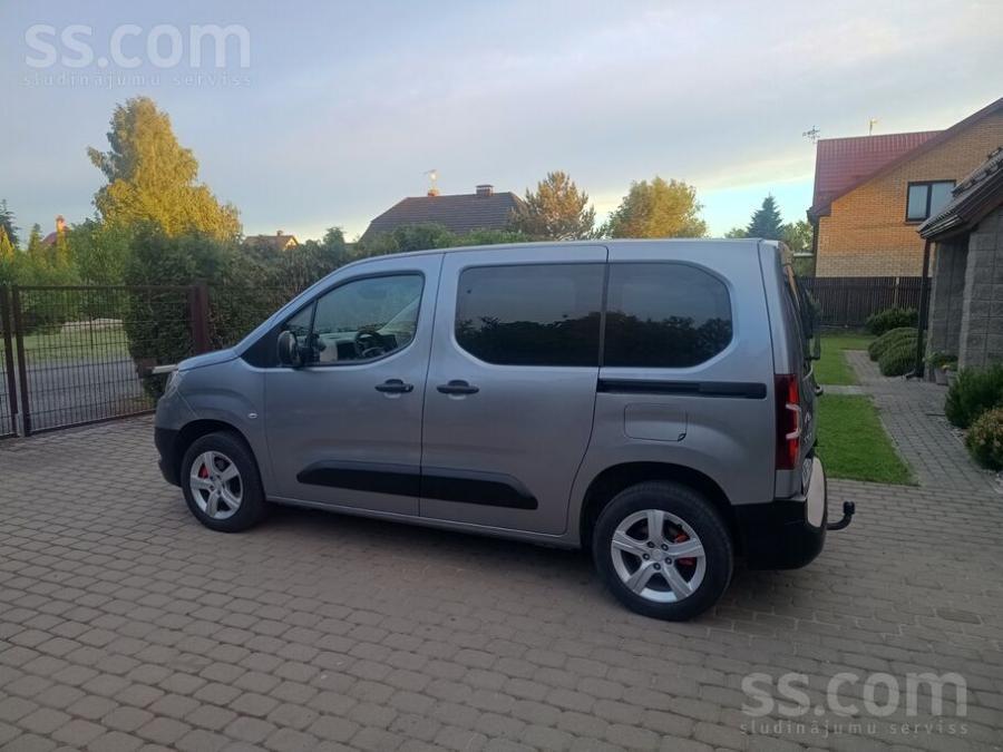 Grey Toyota Proace 2021 in Riga, with an engine capacity of 1.50 L and mileage of 81 thousand km for 10000 €, photo 3 on AUTOMOTO.COM.LV