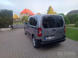 Grey Toyota Proace 2021 in Riga, with an engine capacity of 1.50 L and mileage of 81 thousand km for 10000 €, photo 4 on AUTOMOTO.COM.LV