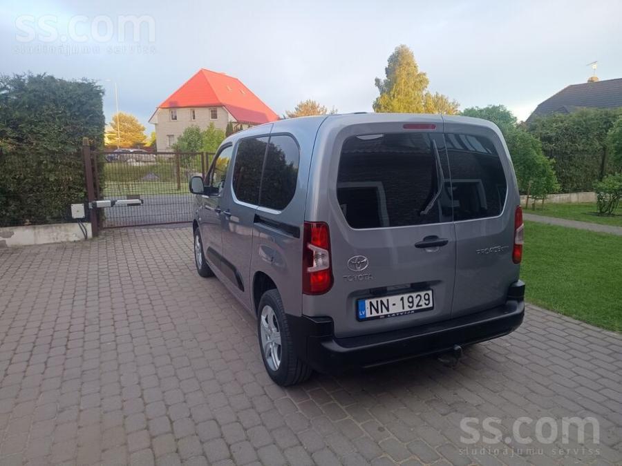 Grey Toyota Proace 2021 in Riga, with an engine capacity of 1.50 L and mileage of 81 thousand km for 10000 €, photo 4 on AUTOMOTO.COM.LV
