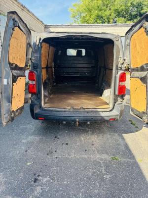 Grey Toyota Proace 2017 in Taurage, with an engine capacity of 1.99 L and mileage of 280 thousand km for 5300 €, photo 4 on AUTOMOTO.COM.LV