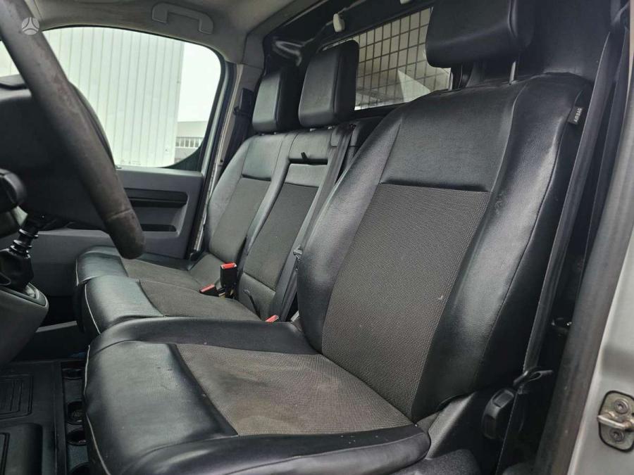 Grey Toyota Proace 2018 in Rokiskis, with an engine capacity of 1.56 L and mileage of 300 thousand km for 5650 €, photo 14 on AUTOMOTO.COM.LV
