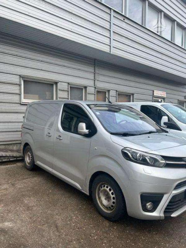 Pelēks Toyota Proace 2018 Viļņa, ar dzinēja tilpumu 1.56 L un nobraukumu 159 tūkst. km par 8500 €, foto 1 vietnē AUTOMOTO.COM.LV