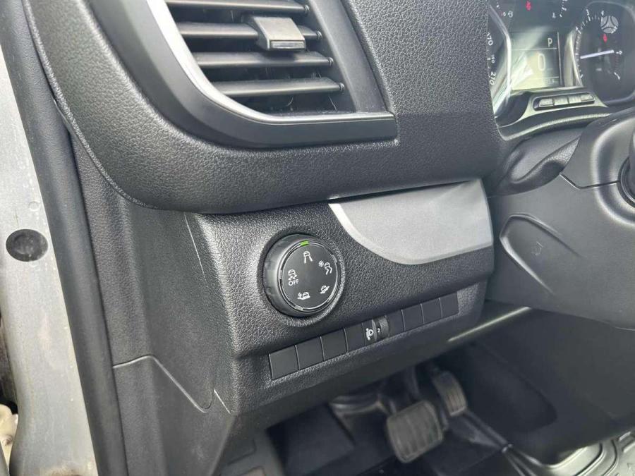 Grey Toyota Proace 2019 in Klaipeda, with an engine capacity of 2.00 L and mileage of 226 thousand km for 17500 €, photo 18 on AUTOMOTO.COM.LV