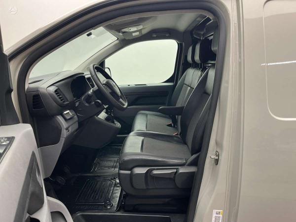 Grey Toyota Proace 2019 in Panevezys, with an engine capacity of 2.00 L and mileage of 218 thousand km for 12990 €, photo 9 on AUTOMOTO.COM.LV